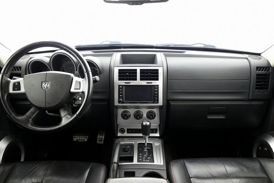 Black Dodge Nitro 2008 in Tallinn, with an engine capacity of 2.80 L and mileage of 269 thousand km for 3999 €, photo 14 on AUTOMOTO.COM.LV