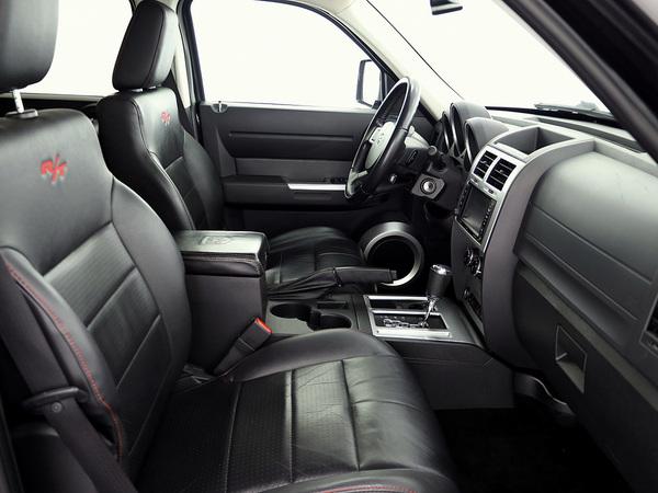 Black Dodge Nitro 2008 in Tallinn, with an engine capacity of 2.80 L and mileage of 269 thousand km for 3999 €, photo 7 on AUTOMOTO.COM.LV