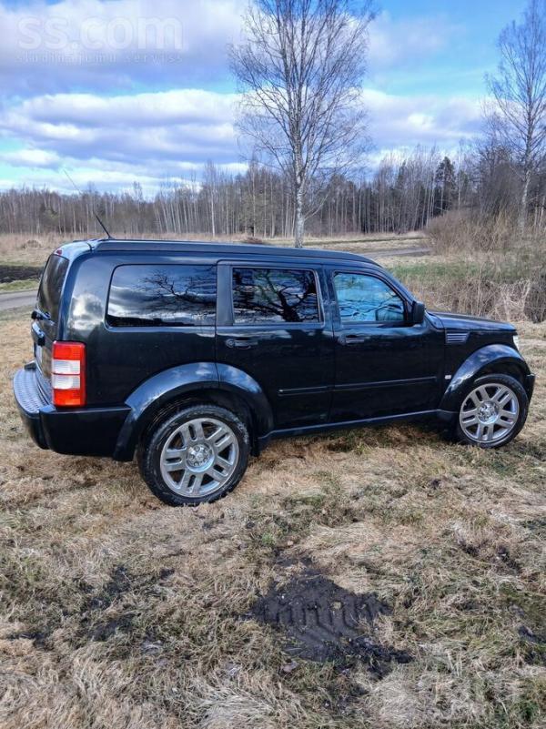 Melns Dodge Nitro 2009 Madona, ar dzinēja tilpumu 2.80 L un nobraukumu 0 tūkst. km par 7300 €, foto 2 vietnē AUTOMOTO.COM.LV