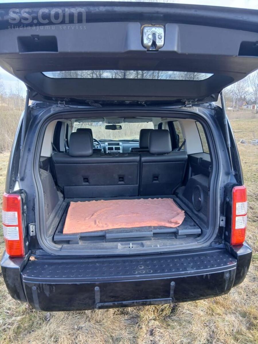 Black Dodge Nitro 2009 in Madona, with an engine capacity of 2.80 L and mileage of 0 thousand km for 7300 €, photo 5 on AUTOMOTO.COM.LV