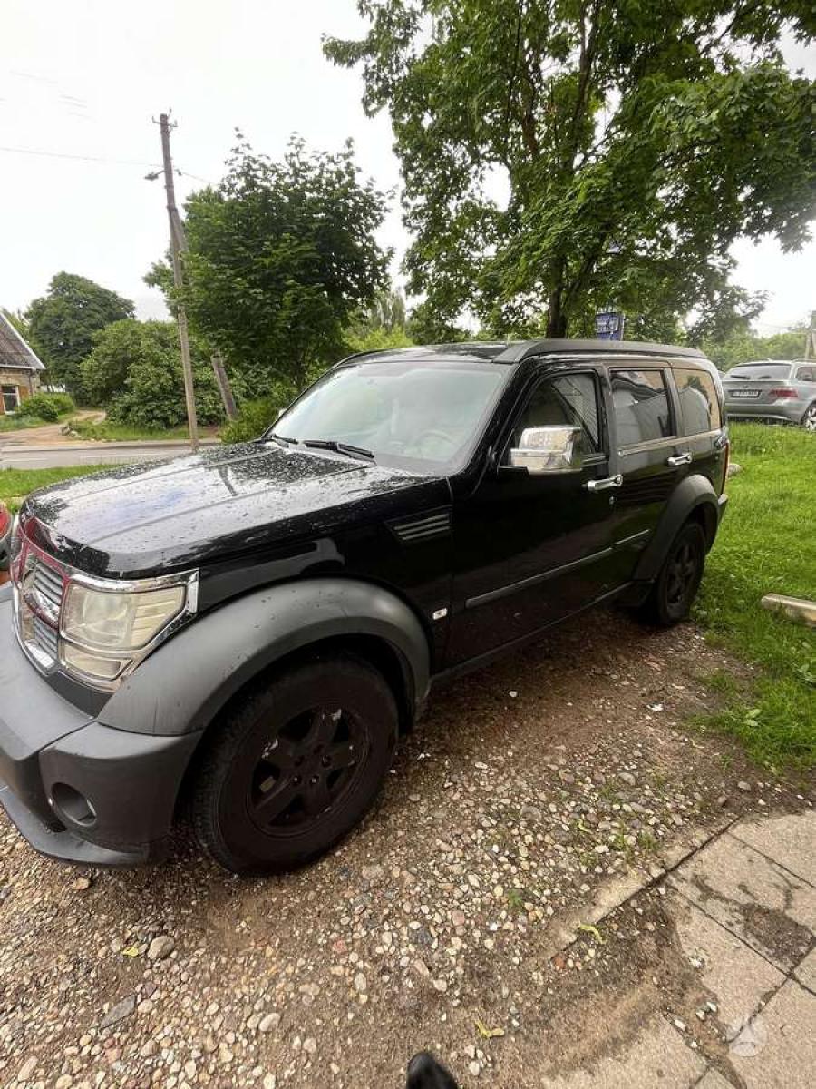 Melns Dodge Nitro 2009 Viļņa, ar dzinēja tilpumu 2.78 L un nobraukumu 186 tūkst. km par 2200 €, foto 4 vietnē AUTOMOTO.COM.LV