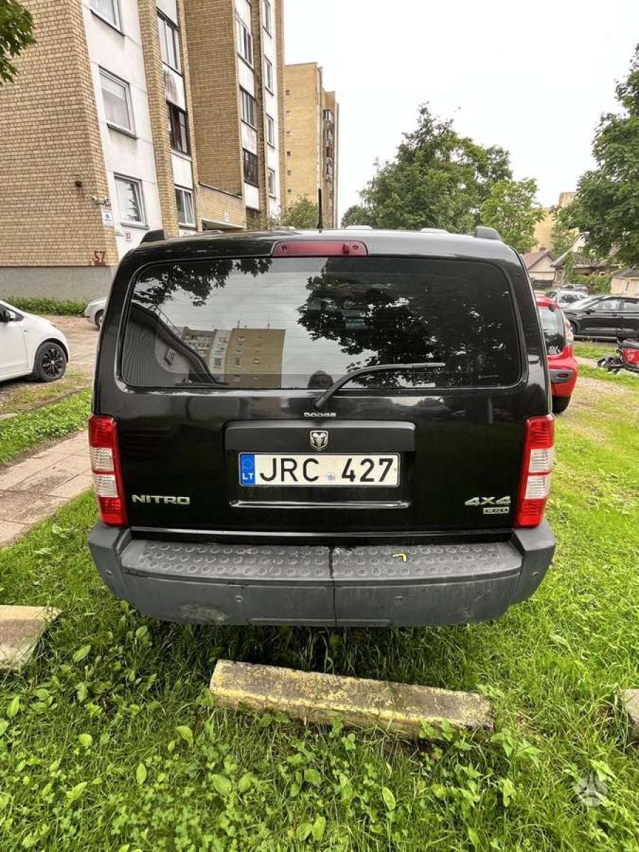 Melns Dodge Nitro 2009 Viļņa, ar dzinēja tilpumu 2.78 L un nobraukumu 186 tūkst. km par 2200 €, foto 7 vietnē AUTOMOTO.COM.LV