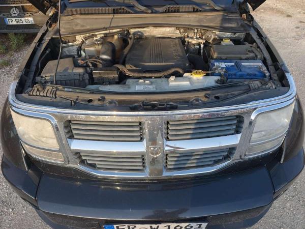 Black Dodge Nitro 2009 in Kaunas, with an engine capacity of 2.77 L and mileage of 240 thousand km for 1999 €, photo 6 on AUTOMOTO.COM.LV