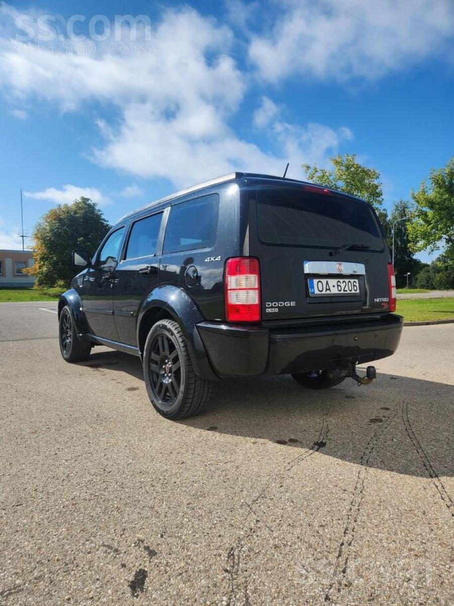Melns Dodge Nitro 2009 Rīga, ar dzinēja tilpumu 2.80 L un nobraukumu 306 tūkst. km par 4600 €, foto 6 vietnē AUTOMOTO.COM.LV