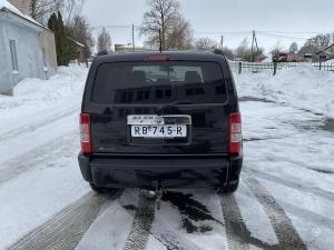Black Dodge Nitro 2010 in Pasvalys, with an engine capacity of 2.78 L and mileage of 208 thousand km for 4800 €, photo 7 on AUTOMOTO.COM.LV