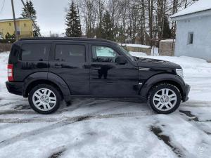 Black Dodge Nitro 2010 in Pasvalys, with an engine capacity of 2.78 L and mileage of 208 thousand km for 4800 €, photo 8 on AUTOMOTO.COM.LV