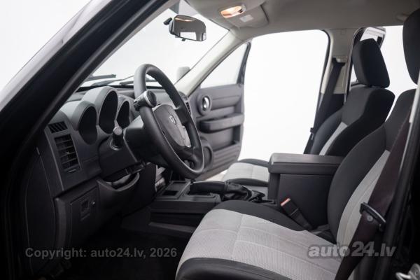 Melns Dodge Nitro 2007 Tallina, ar dzinēja tilpumu 2.80 L un nobraukumu 141 tūkst. km par 4999 €, foto 8 vietnē AUTOMOTO.COM.LV