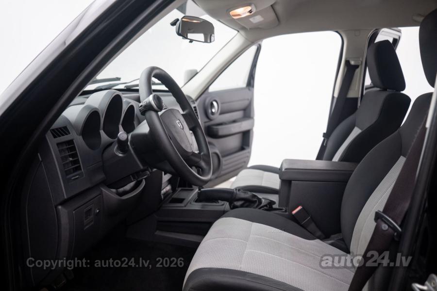 Melns Dodge Nitro 2007 Tallina, ar dzinēja tilpumu 2.80 L un nobraukumu 141 tūkst. km par 4999 €, foto 9 vietnē AUTOMOTO.COM.LV
