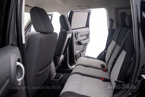 Melns Dodge Nitro 2007 Tallina, ar dzinēja tilpumu 2.80 L un nobraukumu 141 tūkst. km par 4999 €, foto 9 vietnē AUTOMOTO.COM.LV