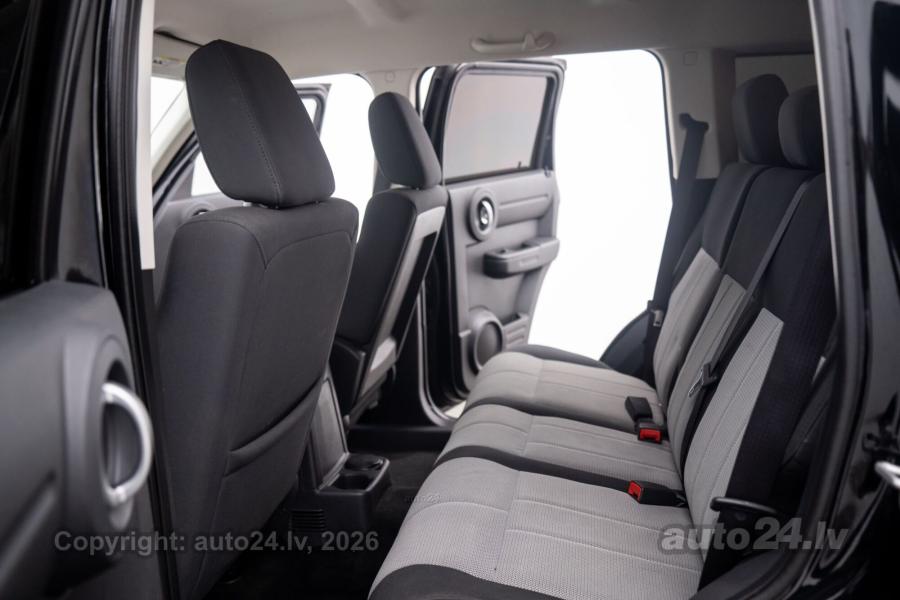 Melns Dodge Nitro 2007 Tallina, ar dzinēja tilpumu 2.80 L un nobraukumu 141 tūkst. km par 4999 €, foto 10 vietnē AUTOMOTO.COM.LV