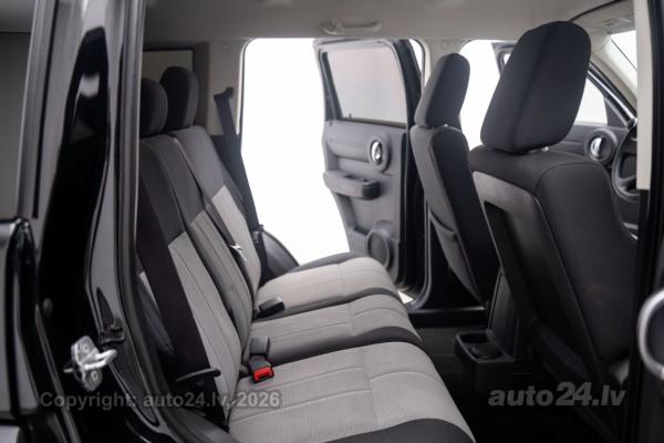 Melns Dodge Nitro 2007 Tallina, ar dzinēja tilpumu 2.80 L un nobraukumu 141 tūkst. km par 4999 €, foto 10 vietnē AUTOMOTO.COM.LV