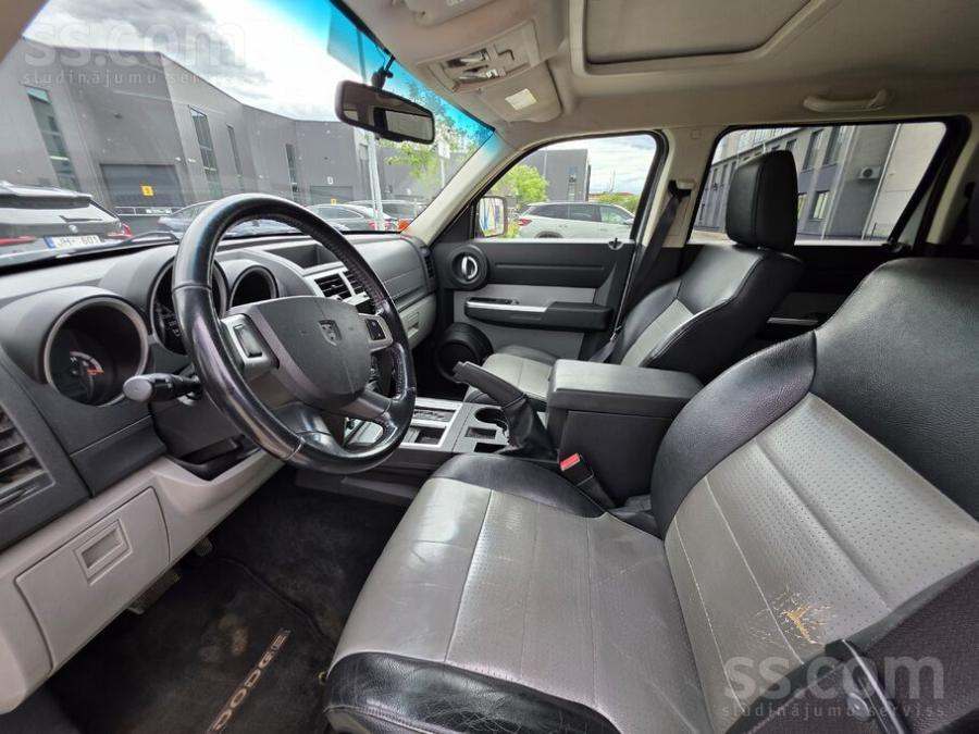 Dodge Nitro 2007 in Riga, with an engine capacity of 2.80 L and mileage of 223 thousand km for 4300 €, photo 10 on AUTOMOTO.COM.LV