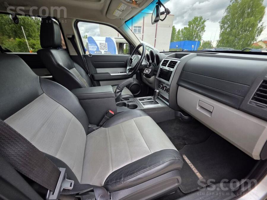 Dodge Nitro 2007 in Riga, with an engine capacity of 2.80 L and mileage of 223 thousand km for 4300 €, photo 14 on AUTOMOTO.COM.LV