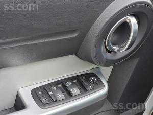 Dodge Nitro 2007 in Riga, with an engine capacity of 2.80 L and mileage of 223 thousand km for 4300 €, photo 15 on AUTOMOTO.COM.LV