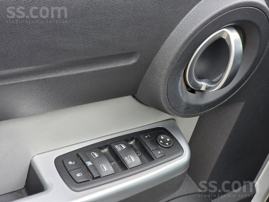 Dodge Nitro 2007 in Riga, with an engine capacity of 2.80 L and mileage of 223 thousand km for 4300 €, photo 15 on AUTOMOTO.COM.LV