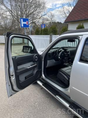 Dodge Nitro 2007 in Jurmala, with an engine capacity of 2.70 L and mileage of 268 thousand km for 5500 €, photo 7 on AUTOMOTO.COM.LV
