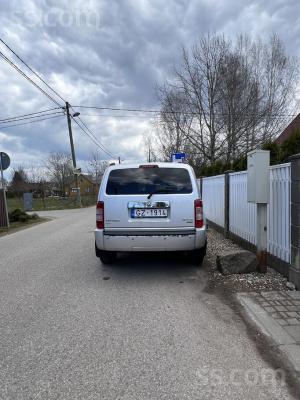 Dodge Nitro 2007 in Jurmala, with an engine capacity of 2.70 L and mileage of 268 thousand km for 5500 €, photo 9 on AUTOMOTO.COM.LV