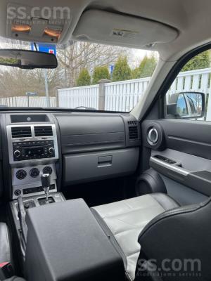 Dodge Nitro 2007 in Jurmala, with an engine capacity of 2.70 L and mileage of 268 thousand km for 5500 €, photo 14 on AUTOMOTO.COM.LV