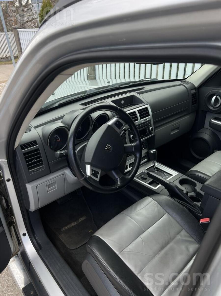 Dodge Nitro 2007 in Jurmala, with an engine capacity of 2.70 L and mileage of 268 thousand km for 5500 €, photo 15 on AUTOMOTO.COM.LV