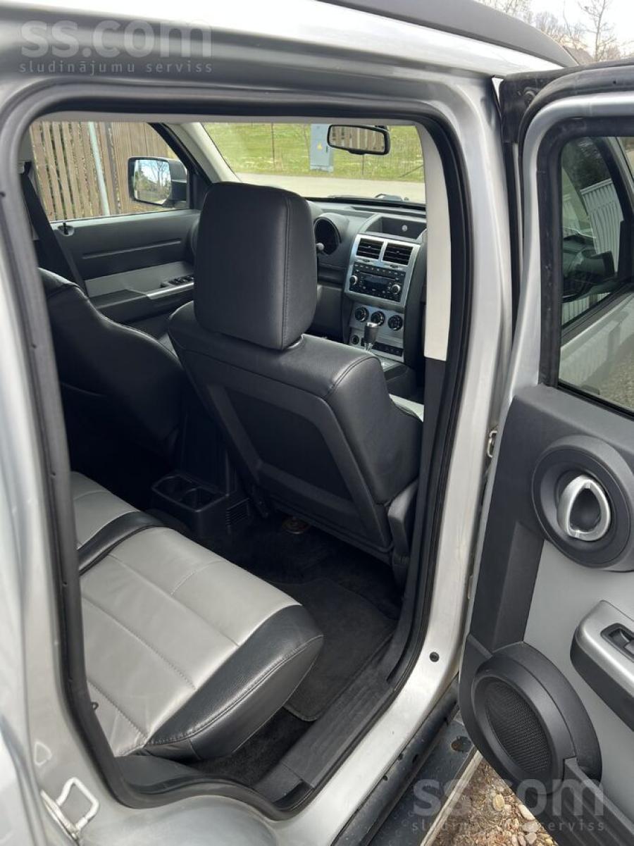 Dodge Nitro 2007 in Jurmala, with an engine capacity of 2.70 L and mileage of 268 thousand km for 5500 €, photo 20 on AUTOMOTO.COM.LV