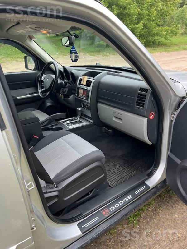 Dodge Nitro 2009 in Riga, with an engine capacity of 2.80 L and mileage of 0 thousand km for 4500 €, photo 5 on AUTOMOTO.COM.LV