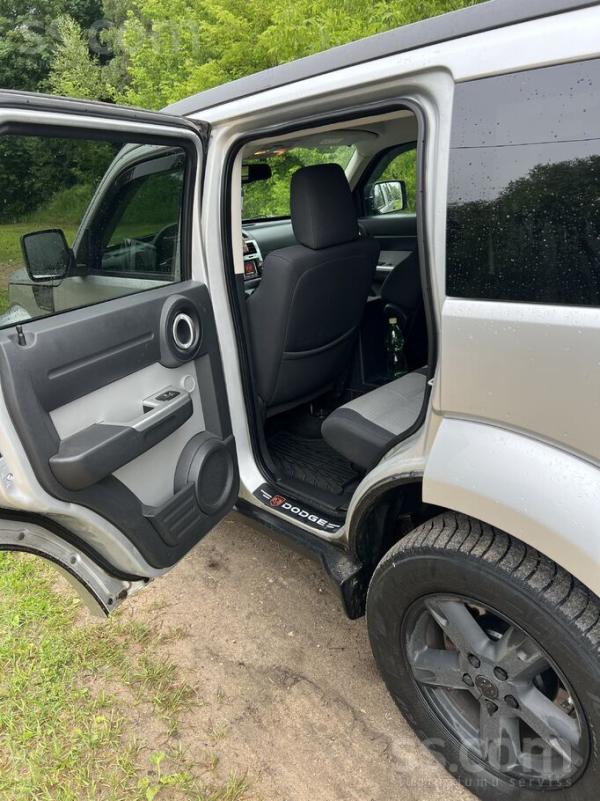 Dodge Nitro 2009 in Riga, with an engine capacity of 2.80 L and mileage of 0 thousand km for 4500 €, photo 7 on AUTOMOTO.COM.LV