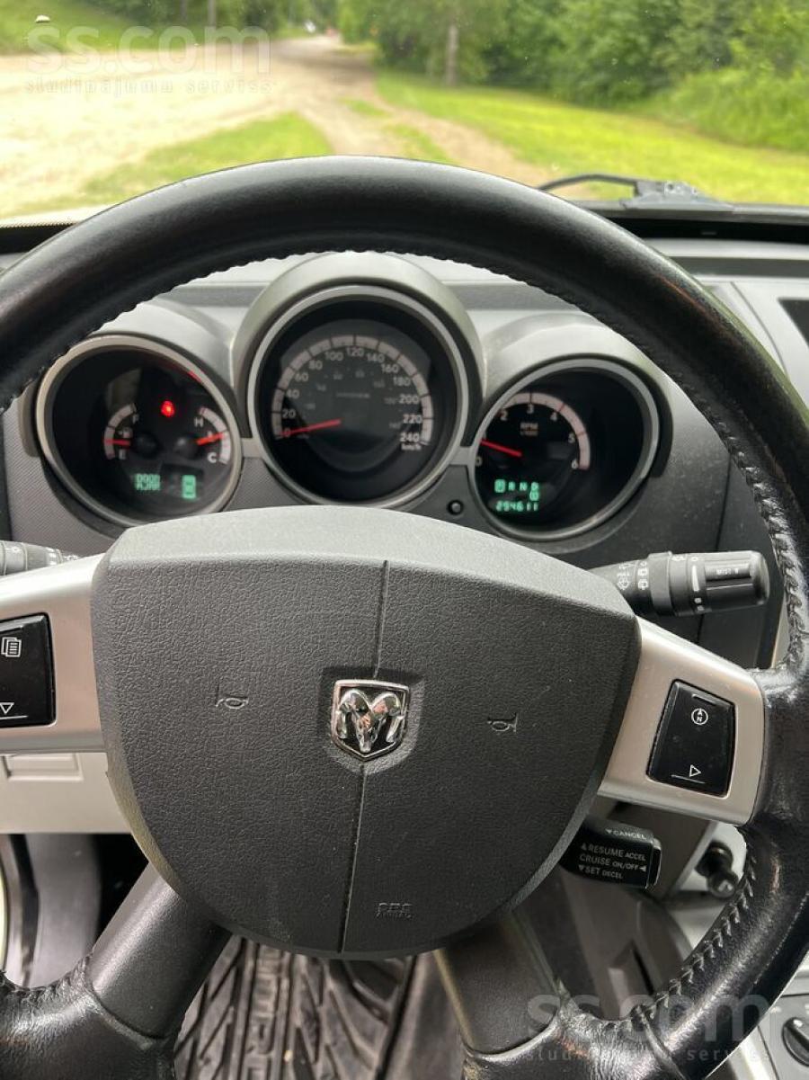 Dodge Nitro 2009 in Riga, with an engine capacity of 2.80 L and mileage of 0 thousand km for 4500 €, photo 11 on AUTOMOTO.COM.LV