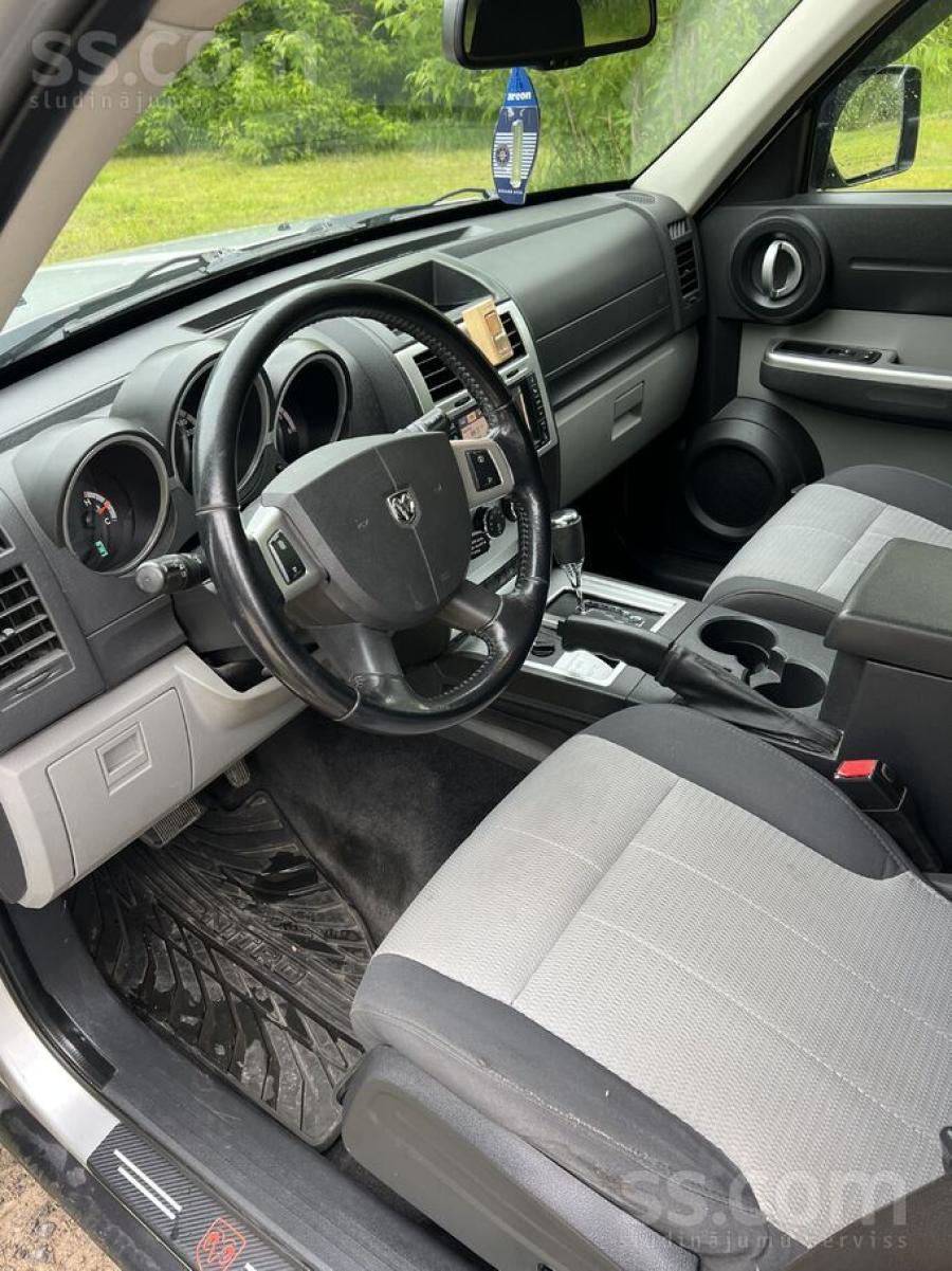 Dodge Nitro 2009 in Riga, with an engine capacity of 2.80 L and mileage of 0 thousand km for 4500 €, photo 12 on AUTOMOTO.COM.LV