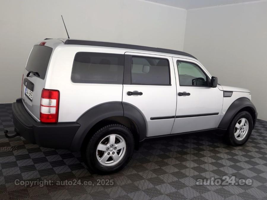 Grey Dodge Nitro 2007 in Tallinn, with an engine capacity of 2.80 L and mileage of 332 thousand km for 2499 €, photo 3 on AUTOMOTO.COM.LV