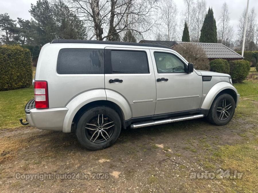 Grey Dodge Nitro 2007 in Tartu, with an engine capacity of 2.80 L and mileage of 312 thousand km for 4490 €, photo 4 on AUTOMOTO.COM.LV