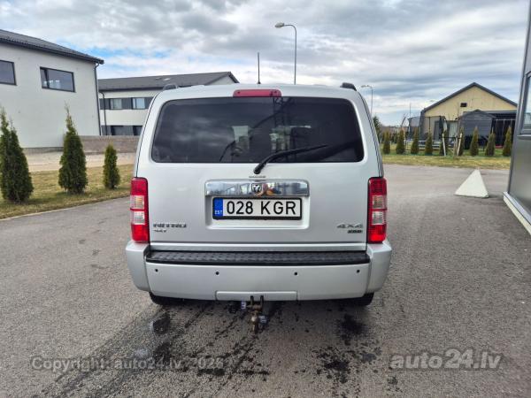 Pelēks Dodge Nitro 2007 Pērnava, ar dzinēja tilpumu 2.80 L un nobraukumu 200 tūkst. km par 5700 €, foto 5 vietnē AUTOMOTO.COM.LV