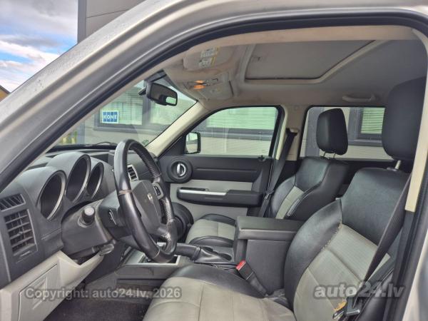 Pelēks Dodge Nitro 2007 Pērnava, ar dzinēja tilpumu 2.80 L un nobraukumu 200 tūkst. km par 5700 €, foto 8 vietnē AUTOMOTO.COM.LV
