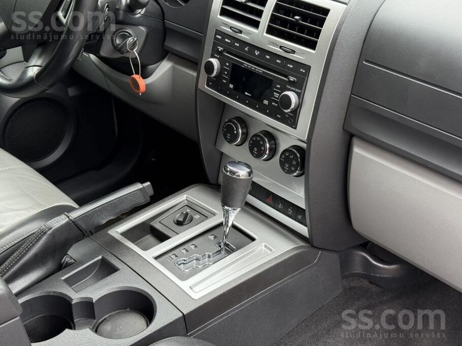 Pelēks Dodge Nitro 2007 Jūrmala, ar dzinēja tilpumu 2.80 L un nobraukumu 0 tūkst. km par 3950 €, foto 24 vietnē AUTOMOTO.COM.LV