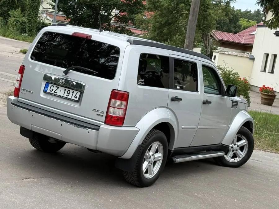 Pelēks Dodge Nitro 2007 Jūrmala, ar dzinēja tilpumu 2.80 L un nobraukumu 268 tūkst. km par 3950 €, foto 15 vietnē AUTOMOTO.COM.LV
