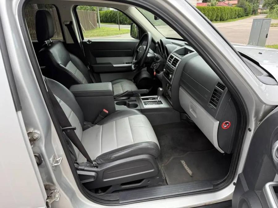 Pelēks Dodge Nitro 2007 Jūrmala, ar dzinēja tilpumu 2.80 L un nobraukumu 268 tūkst. km par 3950 €, foto 21 vietnē AUTOMOTO.COM.LV