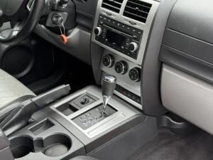 Pelēks Dodge Nitro 2007 Jūrmala, ar dzinēja tilpumu 2.80 L un nobraukumu 268 tūkst. km par 3950 €, foto 24 vietnē AUTOMOTO.COM.LV