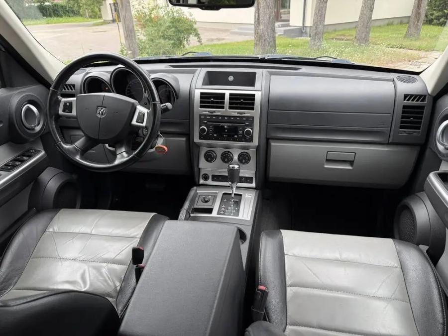 Pelēks Dodge Nitro 2007 Jūrmala, ar dzinēja tilpumu 2.80 L un nobraukumu 268 tūkst. km par 3950 €, foto 26 vietnē AUTOMOTO.COM.LV