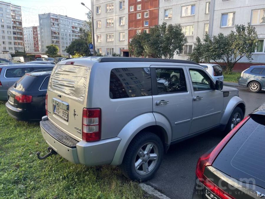 Pelēks Dodge Nitro 2008 Rīga, ar dzinēja tilpumu 2.80 L un nobraukumu 285 tūkst. km par 2500 €, foto 3 vietnē AUTOMOTO.COM.LV
