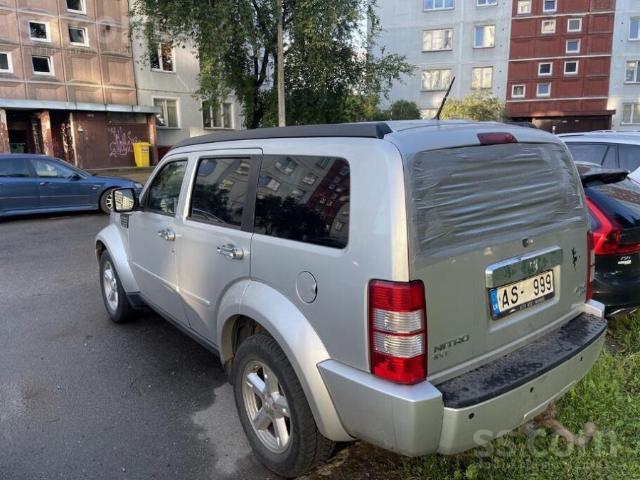 Pelēks Dodge Nitro 2008 Rīga, ar dzinēja tilpumu 2.80 L un nobraukumu 285 tūkst. km par 2500 €, foto 5 vietnē AUTOMOTO.COM.LV