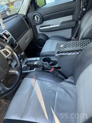Pelēks Dodge Nitro 2008 Rīga, ar dzinēja tilpumu 2.80 L un nobraukumu 285 tūkst. km par 2500 €, foto 6 vietnē AUTOMOTO.COM.LV