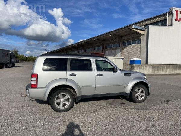 Dodge Nitro 2008 Rīga vietnē Pelēks Dodge Nitro 2008 Rīga, ar dzinēja tilpumu 2.80 L un nobraukumu 287 tūkst. km par 2500 €, foto 4 vietnē AUTOMOTO.COM.LV
