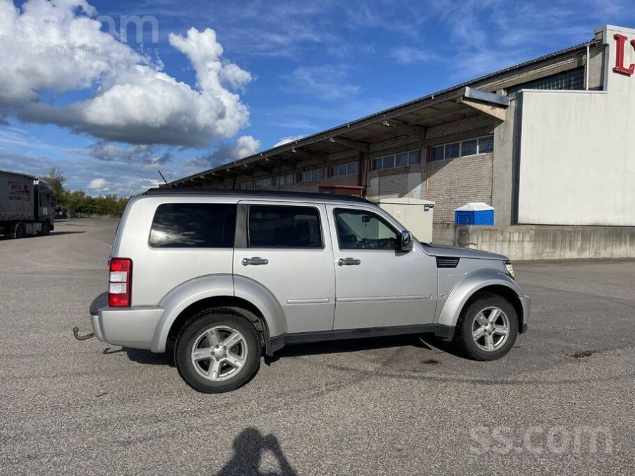 Grey Dodge Nitro 2008 in Riga, with an engine capacity of 2.80 L and mileage of 287 thousand km for 2500 €, photo 4 on AUTOMOTO.COM.LV
