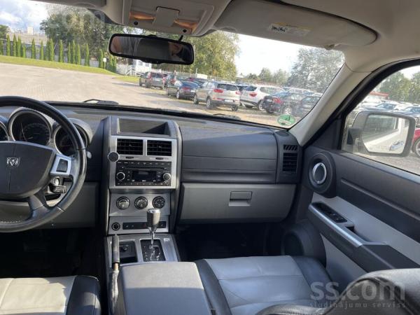 Dodge Nitro 2008 Rīga vietnē Pelēks Dodge Nitro 2008 Rīga, ar dzinēja tilpumu 2.80 L un nobraukumu 287 tūkst. km par 2500 €, foto 8 vietnē AUTOMOTO.COM.LV