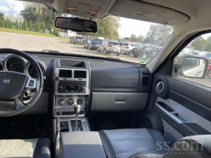 Grey Dodge Nitro 2008 in Riga, with an engine capacity of 2.80 L and mileage of 287 thousand km for 2500 €, photo 8 on AUTOMOTO.COM.LV