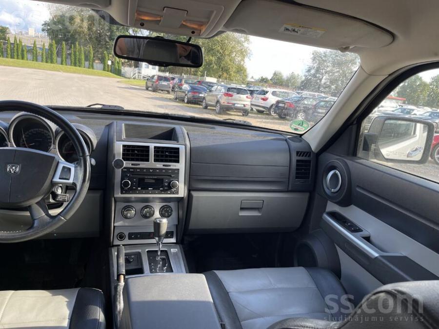 Grey Dodge Nitro 2008 in Riga, with an engine capacity of 2.80 L and mileage of 287 thousand km for 2500 €, photo 8 on AUTOMOTO.COM.LV