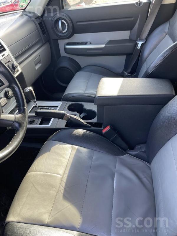 Dodge Nitro 2008 Rīga vietnē Pelēks Dodge Nitro 2008 Rīga, ar dzinēja tilpumu 2.80 L un nobraukumu 287 tūkst. km par 2500 €, foto 9 vietnē AUTOMOTO.COM.LV