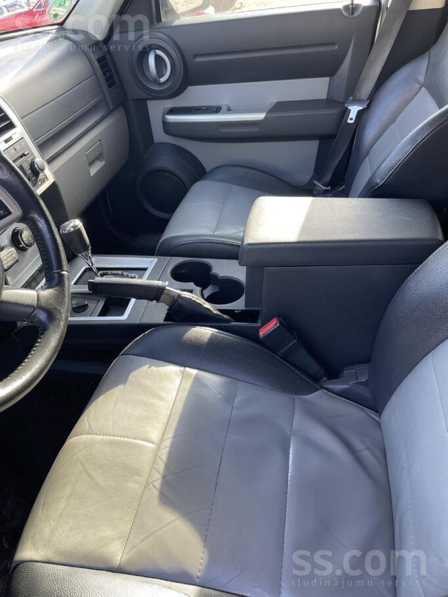 Grey Dodge Nitro 2008 in Riga, with an engine capacity of 2.80 L and mileage of 287 thousand km for 2500 €, photo 9 on AUTOMOTO.COM.LV