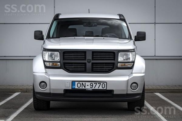 Grey Dodge Nitro 2009 in Riga, with an engine capacity of 2.80 L and mileage of 295 thousand km for 5990 €, photo 2 on AUTOMOTO.COM.LV