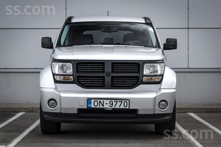 Grey Dodge Nitro 2009 in Riga, with an engine capacity of 2.80 L and mileage of 295 thousand km for 5990 €, photo 3 on AUTOMOTO.COM.LV