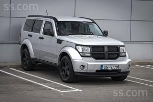 Grey Dodge Nitro 2009 in Riga, with an engine capacity of 2.80 L and mileage of 295 thousand km for 5990 €, photo 4 on AUTOMOTO.COM.LV